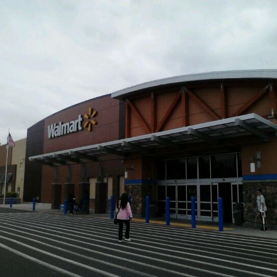 Walmart Supercenter - Lakewood, WA