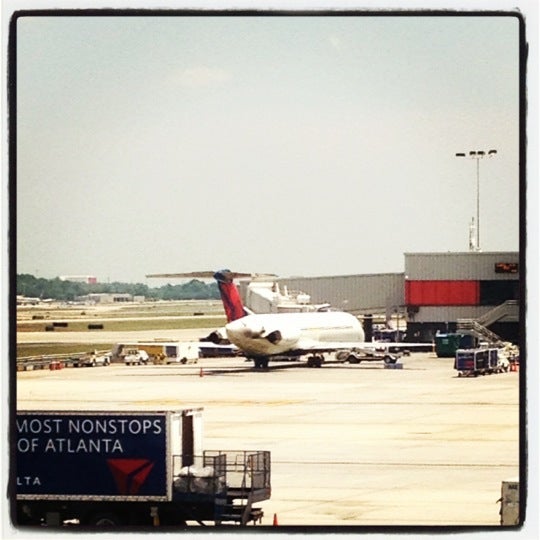 Gate D8 - Airport Gate in Fort Lauderdale