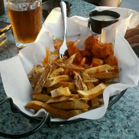 Hooley House Sports Pub & Grille - Sports Bar