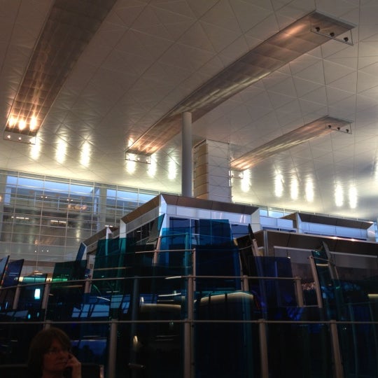 Gate D16 - Airport Gate