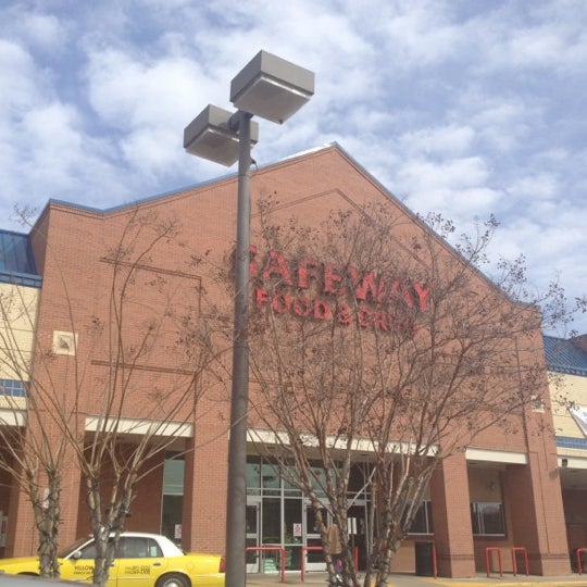 Safeway - Grocery Store in Woodbridge