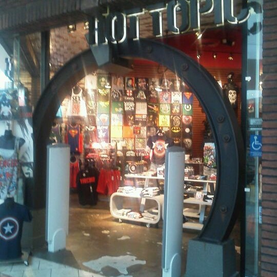 Hot Topic - Clothing Store in Manassas