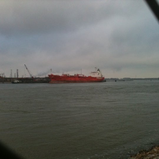 Photos at Shell Nederland Raffinaderij - Factory in Vondelingenplaat
