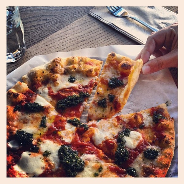 Pizzetta 211 - Pizza Place in Outer Richmond