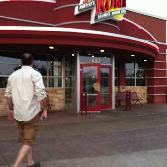 Red Robin Gourmet Burgers and Brews - 31 tips