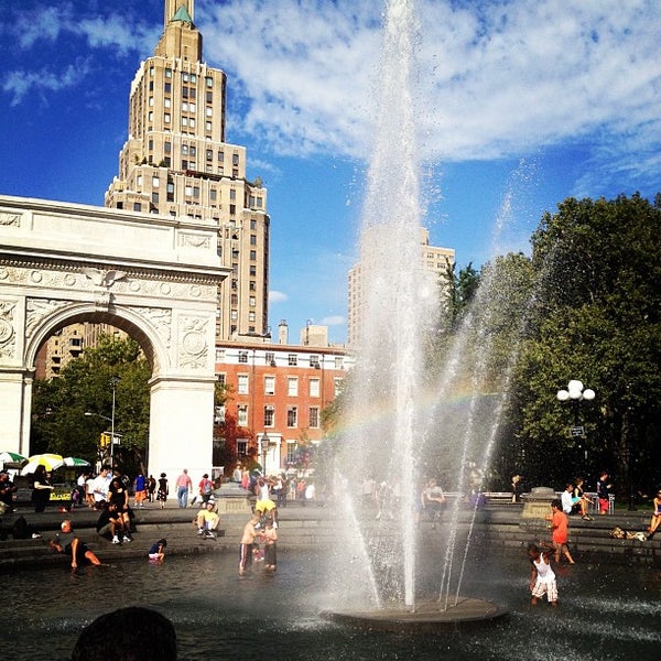 Washington Square Fountain - Fountain in New York