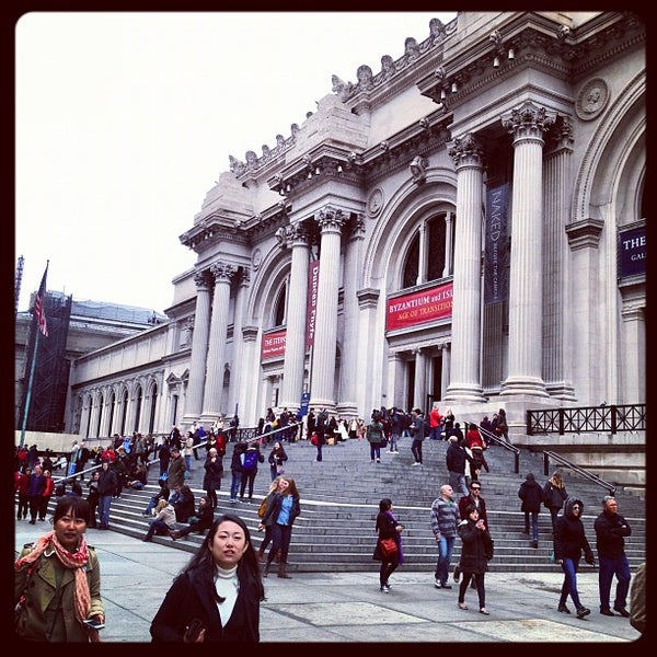 Photos at Metropolitan Museum Steps - Central Park - New York, NY