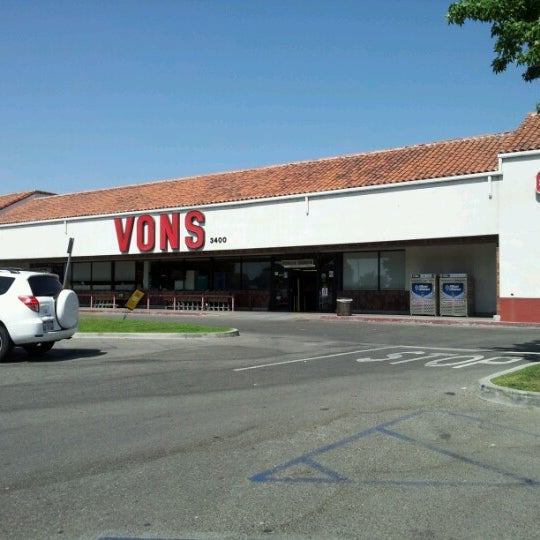 VONS (Now Closed) - Grocery Store