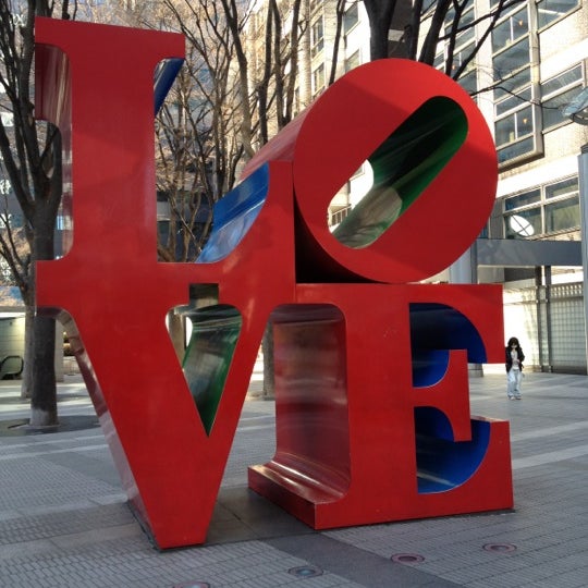 LOVE STATUE - Public Art in 新宿区