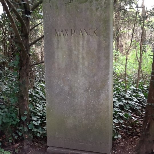 Max Planck's grave - Fraternity House