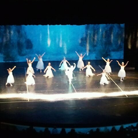 Dale F. Halton Theater - Elizabeth - 7 tips