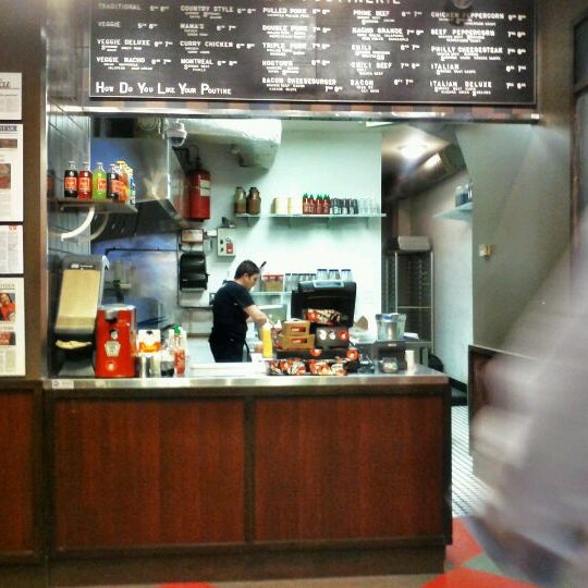 Smoke's Poutinerie - Poutine Place in The Annex