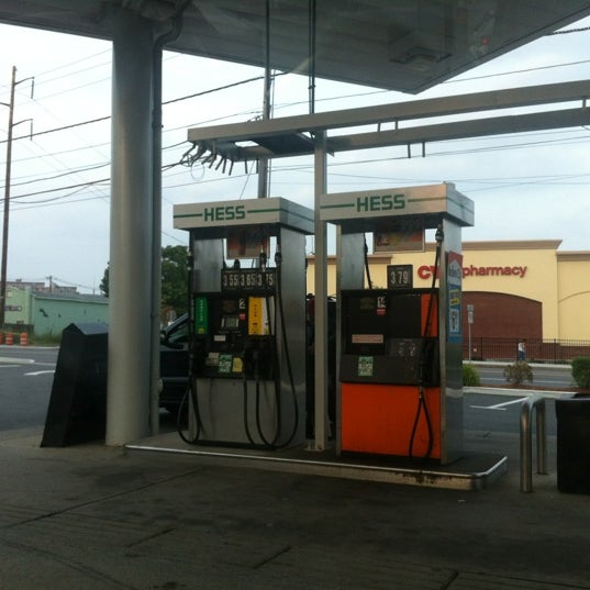 Hess Express (Now Closed) - Gas Station in Maplewood
