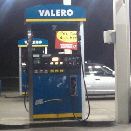 Valero Gas Station - 3350 Calumet Ave
