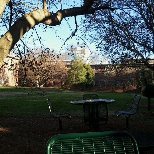 Branscomb Courtyard - 2401 Vanderbilt Pl