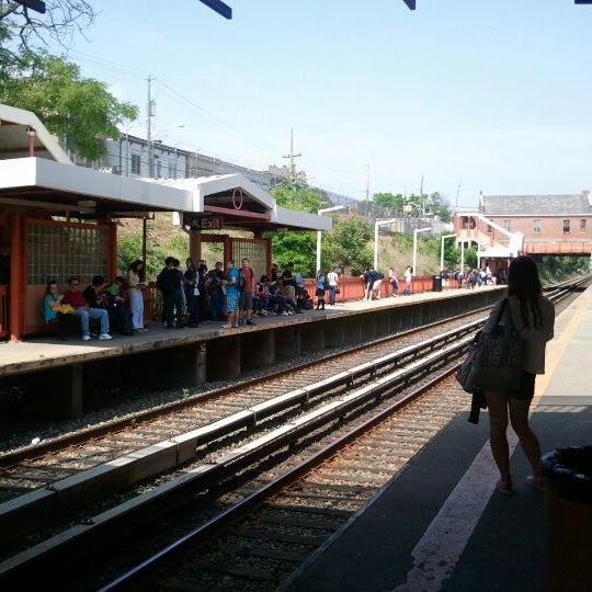 MTA SIR - New Dorp - Train Station in Staten Island