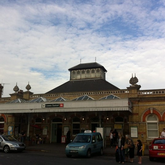 Lewes Railway Station (LWS) - Station St
