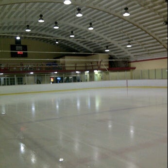 Ontario Ice Skating Arena - Skating Rink in Ontario