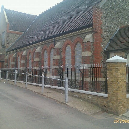 Azhar Academy Mosque - Mosque in Newham