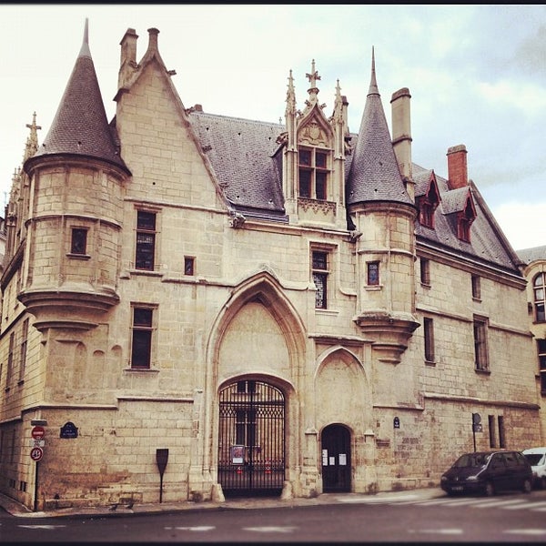 Bibliothèque Forney - College Library in Hôtel-de-Ville