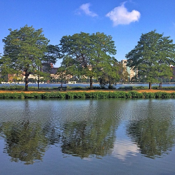 Charles River Bike Path - Trails in Boston