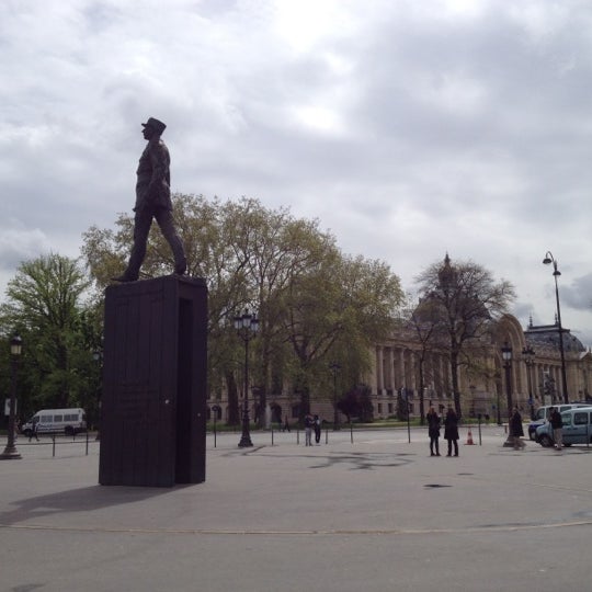 Photos at Place Clemenceau - Champs-Élysées - Paris, Île-de-France