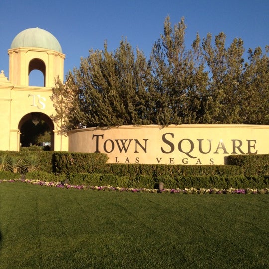 Town Square - 165 tips from 18759 visitors