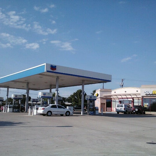 Chevron - 6410 Lemmon Ave