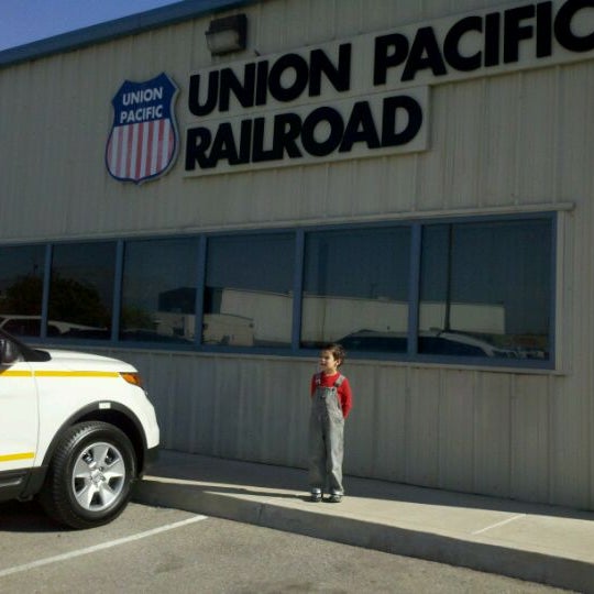 Union Pacific West Colton Yard - Train in Bloomington