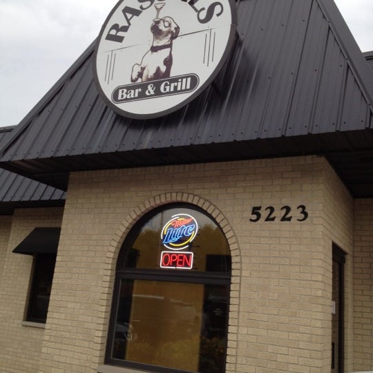 Rascals Bar & Grill - Bar in Machesney Park