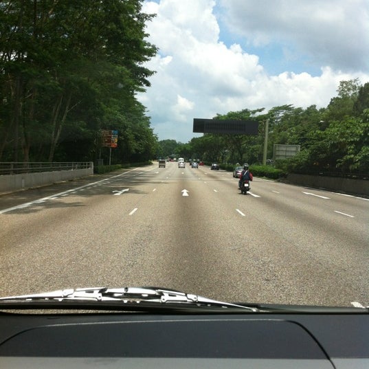 Seletar Expressway (SLE)