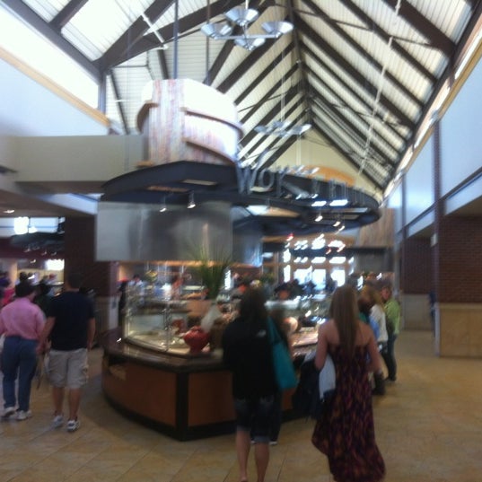 UNC: Holmes Dining Hall - College Cafeteria