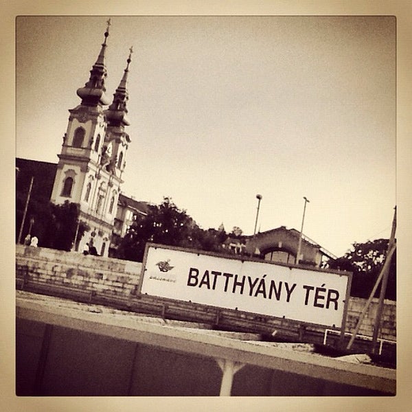 Batthyány tér M (H5) - Light Rail Station in Budapest