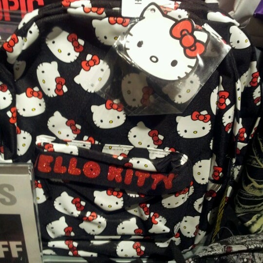 Hot Topic - Clothing Store in Cincinnati