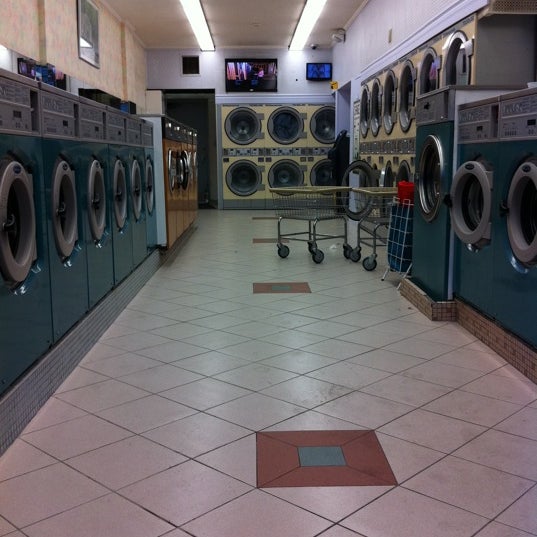 College Laundromat - Laundry Service in Dufferin Grove