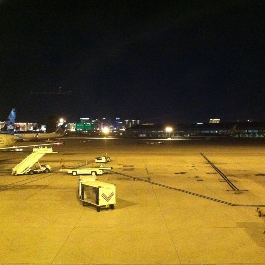 Photos at Gate D18 - Concourse D