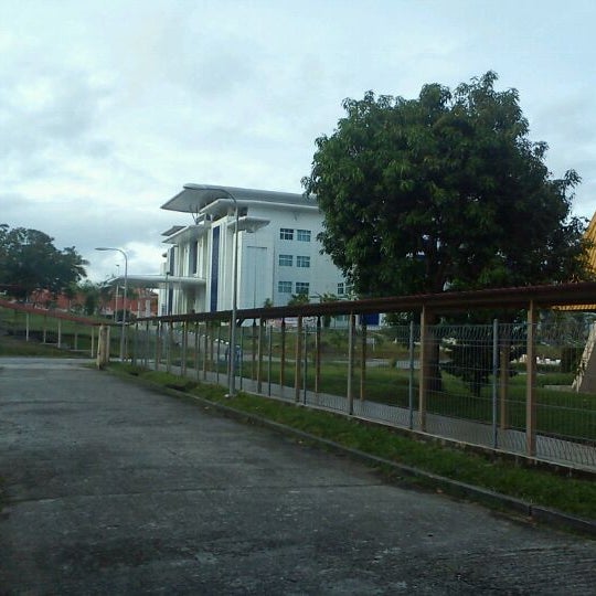 Maktab Duli Pengiran Muda Al Muhtadee Billah, Gadong - College Quad in ...