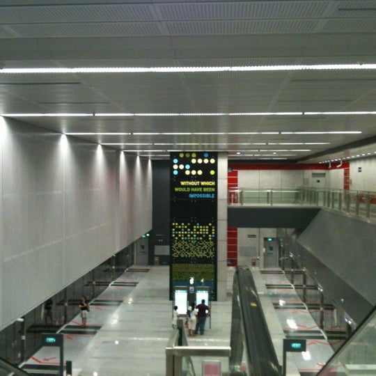 Labrador Park MRT Station (CC27)