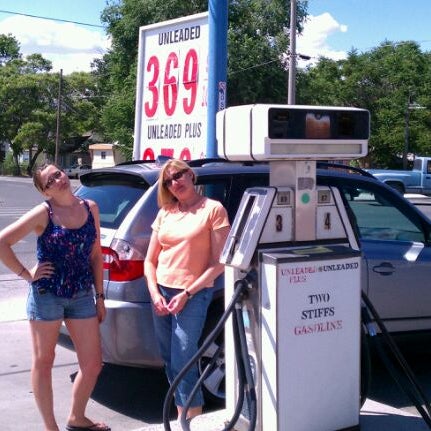 2 Stiffs Selling Gas & Mini-Mart - Fuel Station in Lovelock