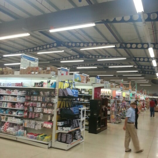 Riba Smith - Supermarket in Panamá