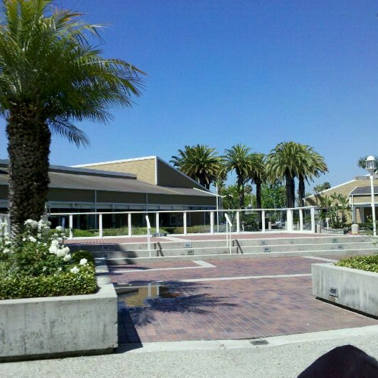 Marketplace Long Beach - Shopping Mall