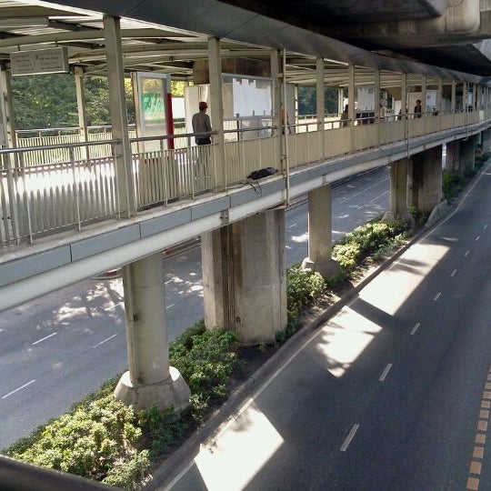 Ratchaprasong Skywalk (ทางเดินยกระดับราชประสงค์) - Bridge in Pathum Wan