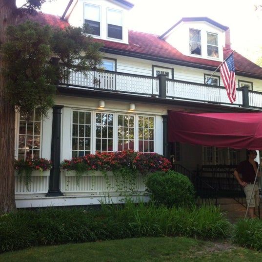 Washington Inn Wine Bar - 801 Washington St