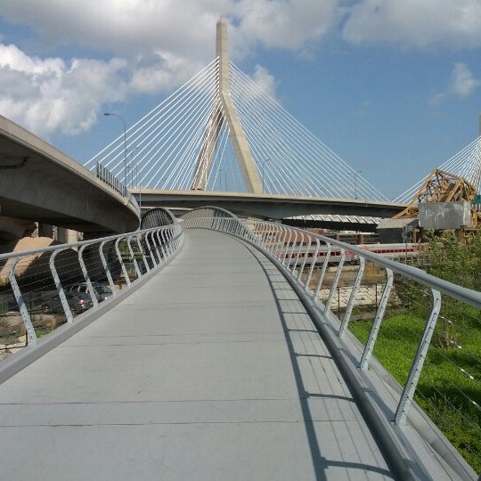 North Bank Park Foot Bridge - Scenic Lookout in East Cambridge