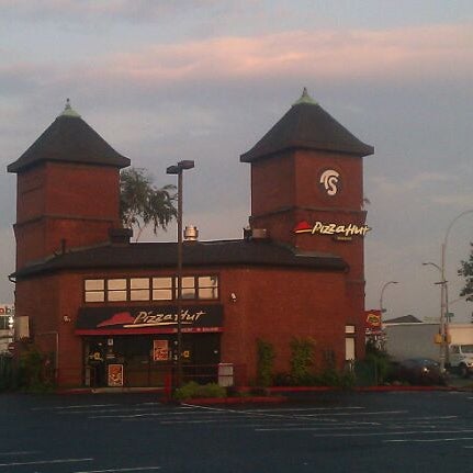 Tower Square Shopping Center - Shopping Mall in Woodside