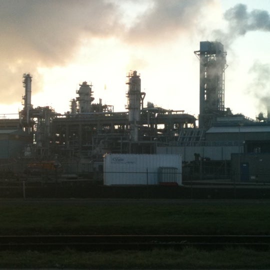 Photos at Shell Nederland Raffinaderij - Factory in Vondelingenplaat