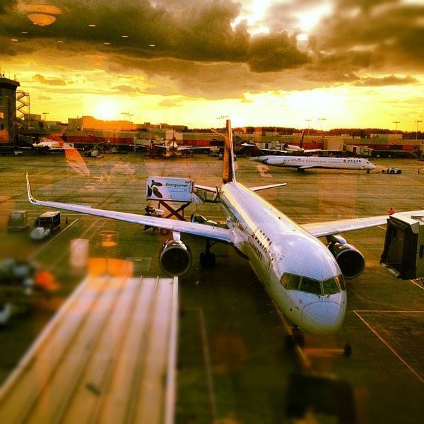 Gate B24 - Airport Gate