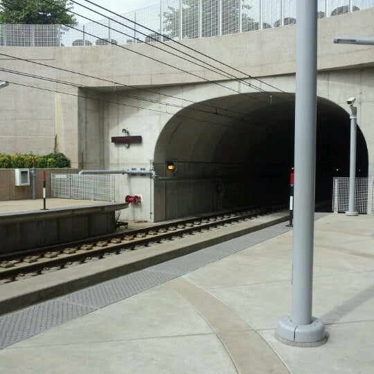 MetroLink - Forsyth Station - 7411 Forsyth Blvd.