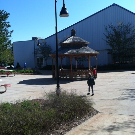 Horizon Outlet Center - Shopping Mall in Traverse City
