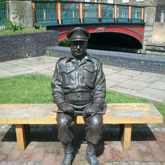 Captain Mannering statute - 1 tip